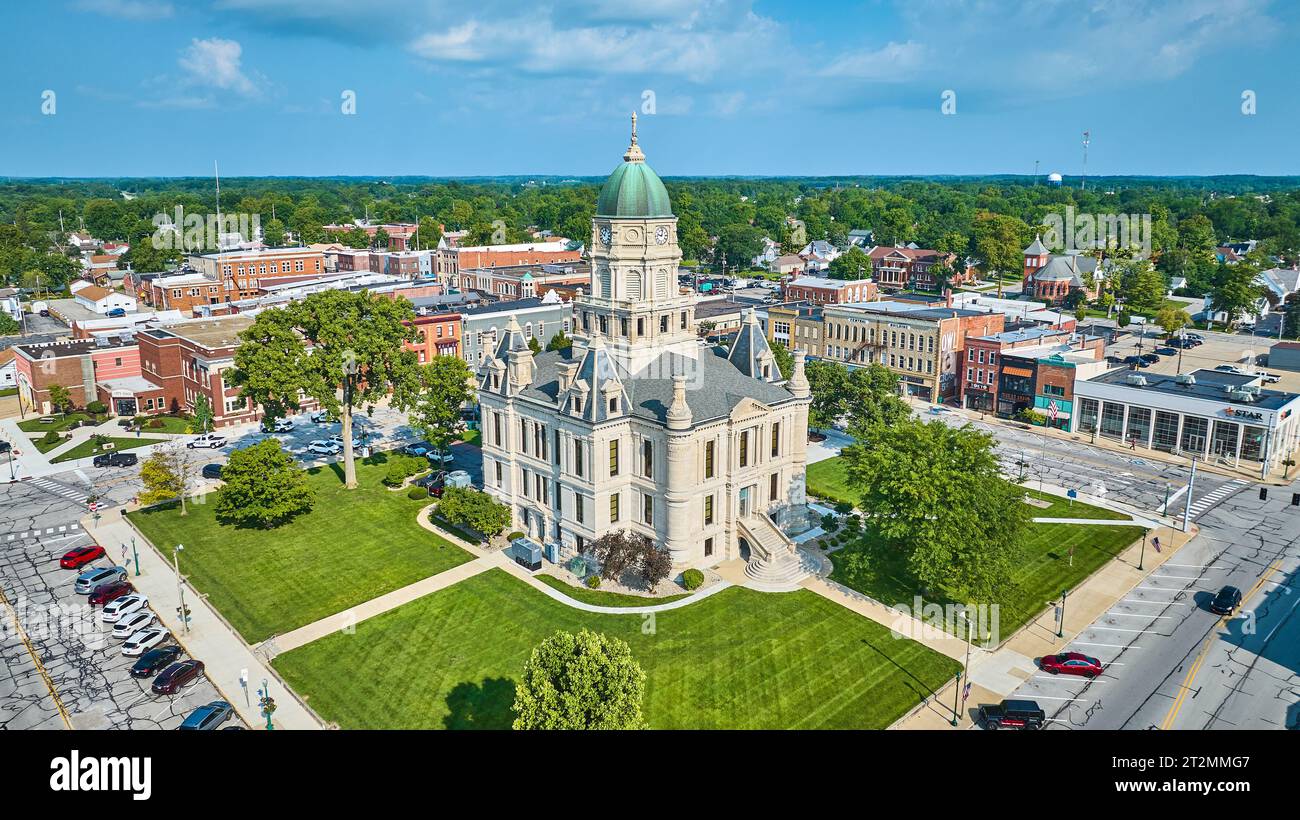 Downtown aerial view of Columbia City courthouse and shops Stock Photo ...