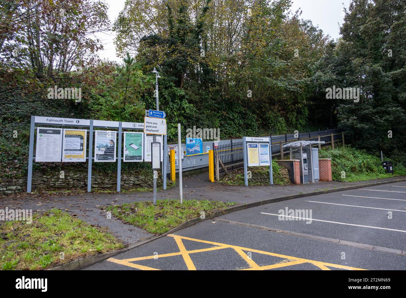 Small town railway station hi-res stock photography and images - Alamy