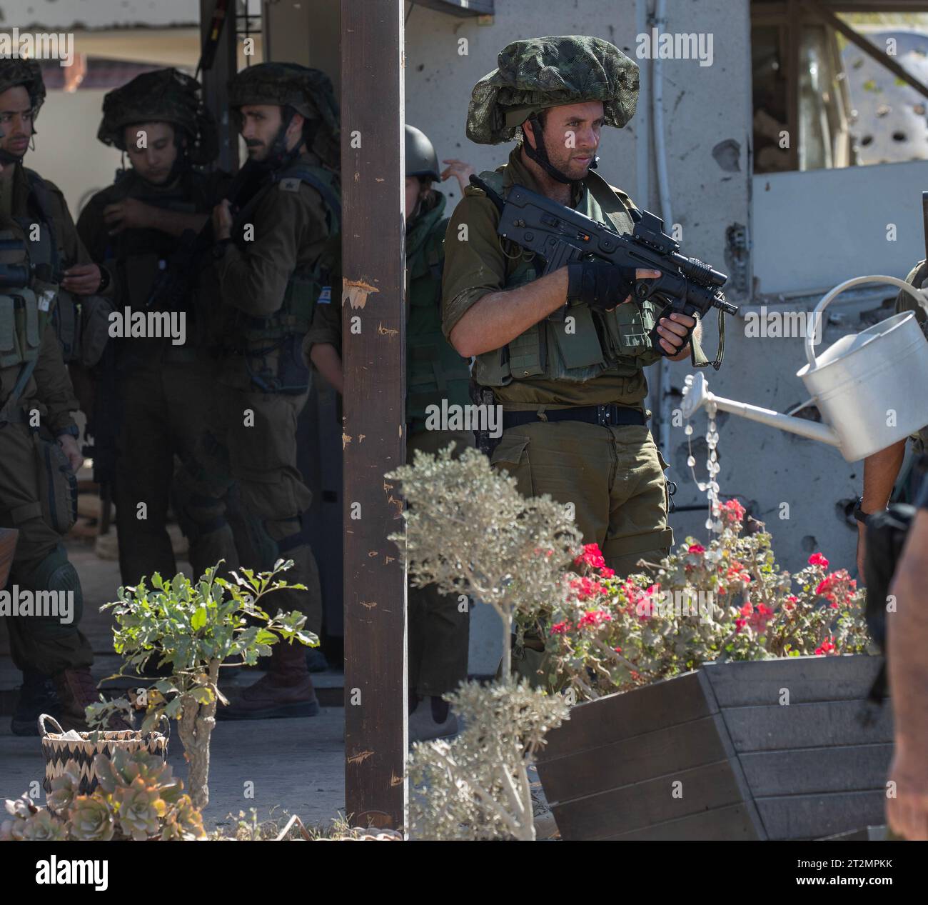 Israeli infantry soldiers patrol in the Jewish civilian community of ...