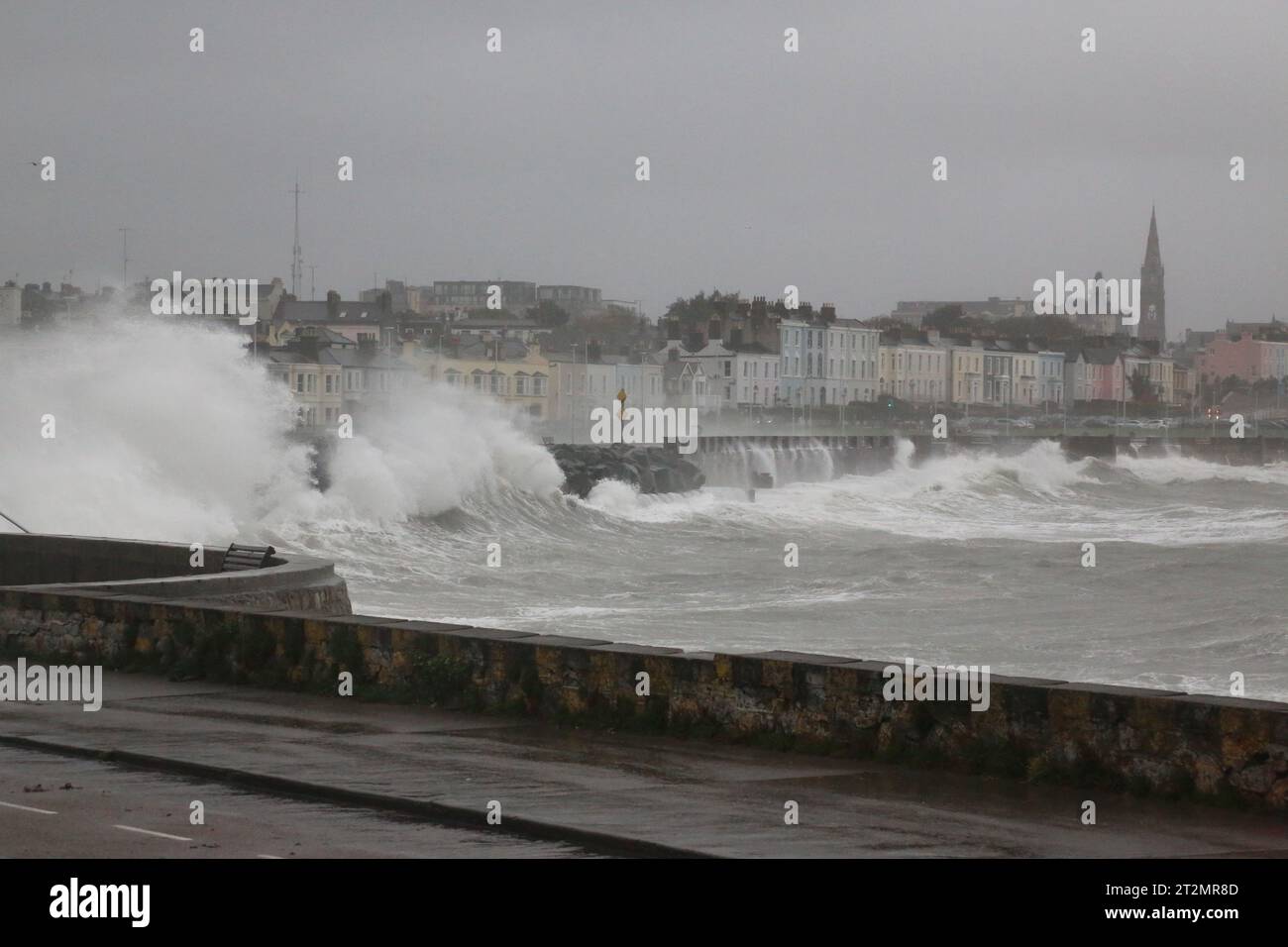 Dun Laoghaire, Dublin, Ireland, 20th October, 2023. Waves top over sea ...