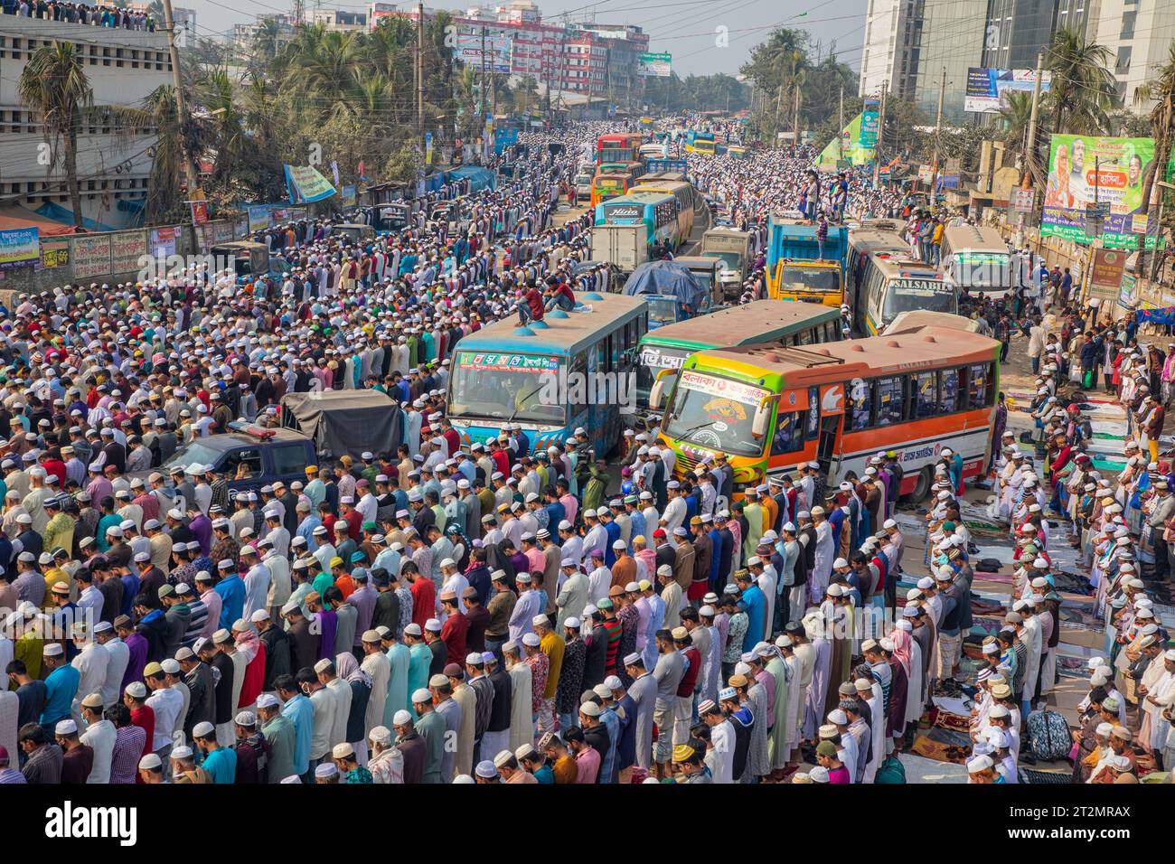 Devotees offer Jumma prayers on the Dhaka-Mymensingh highway at the ...