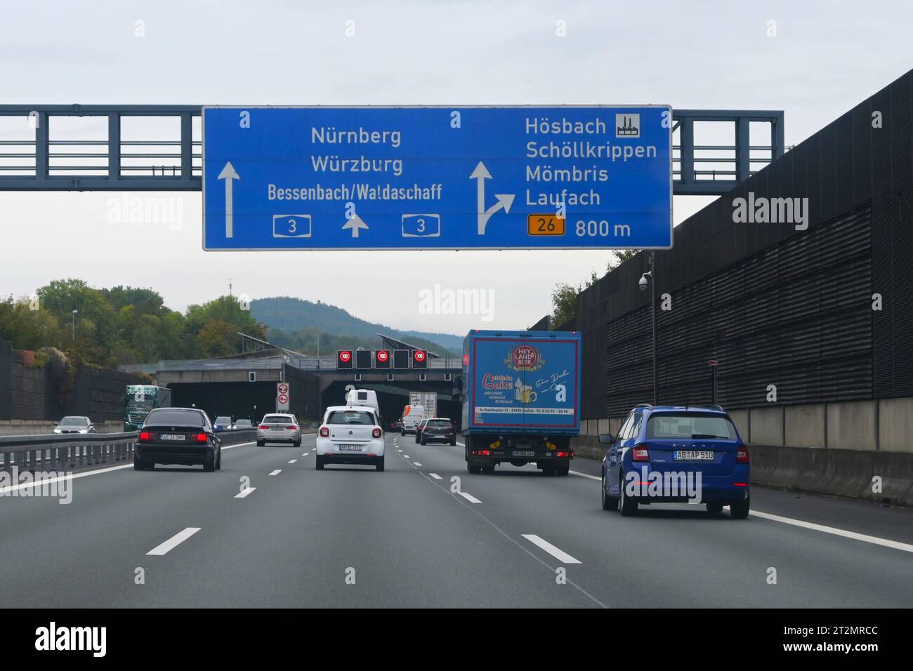 Beschilderung auf der Autobahn A3, Fahrtrichtung Bessenbach, Würzburg ...