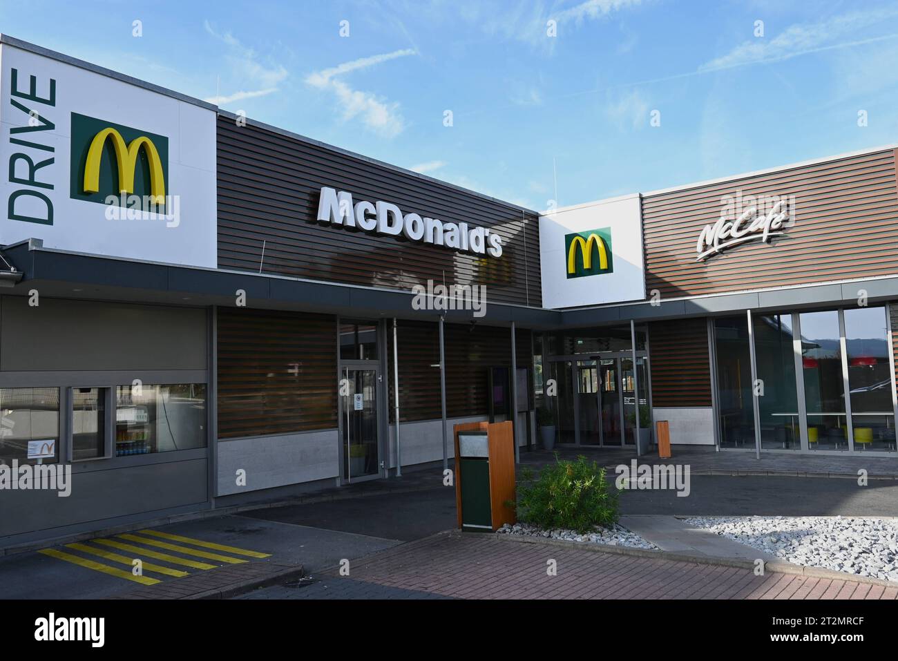 Die McDonald s Corporation ist ein US-amerikanischer Betreiber und ...