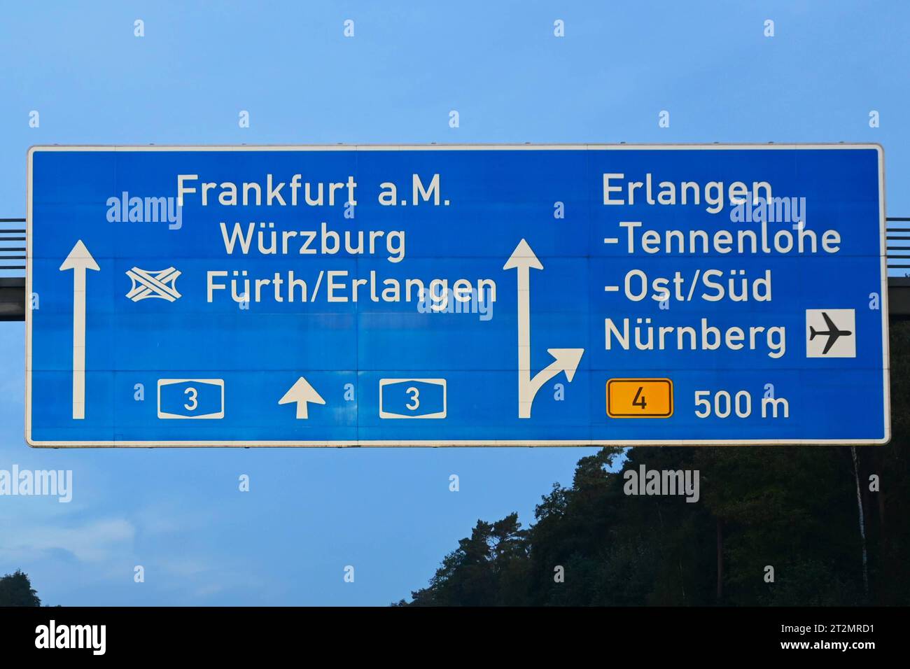 Autobahn - Beschilderung auf der A3 bei Nürnberg, Fahrtrichtung Fürth ...