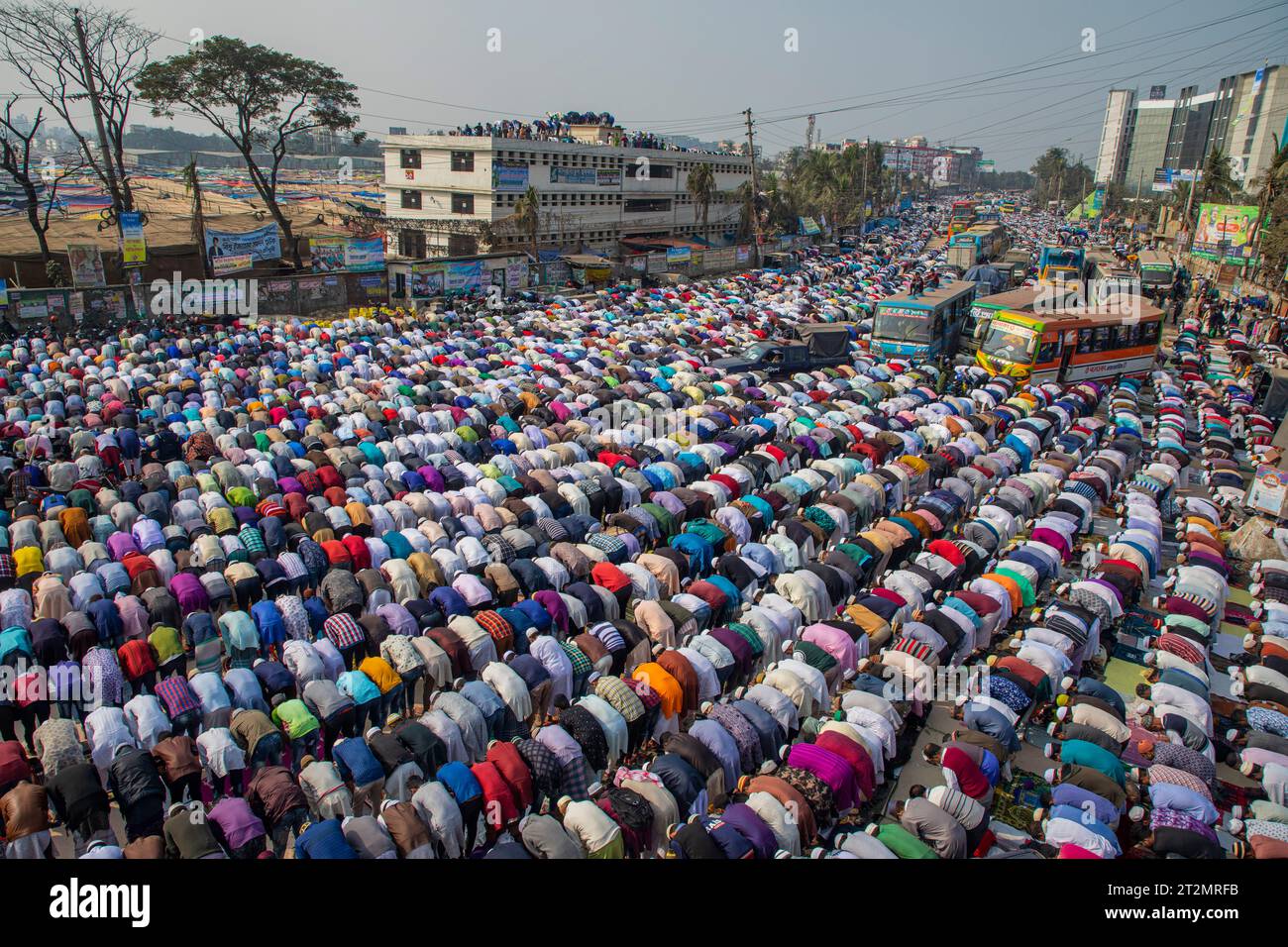 Devotees offer Jumma prayers on the Dhaka-Mymensingh highway at the ...