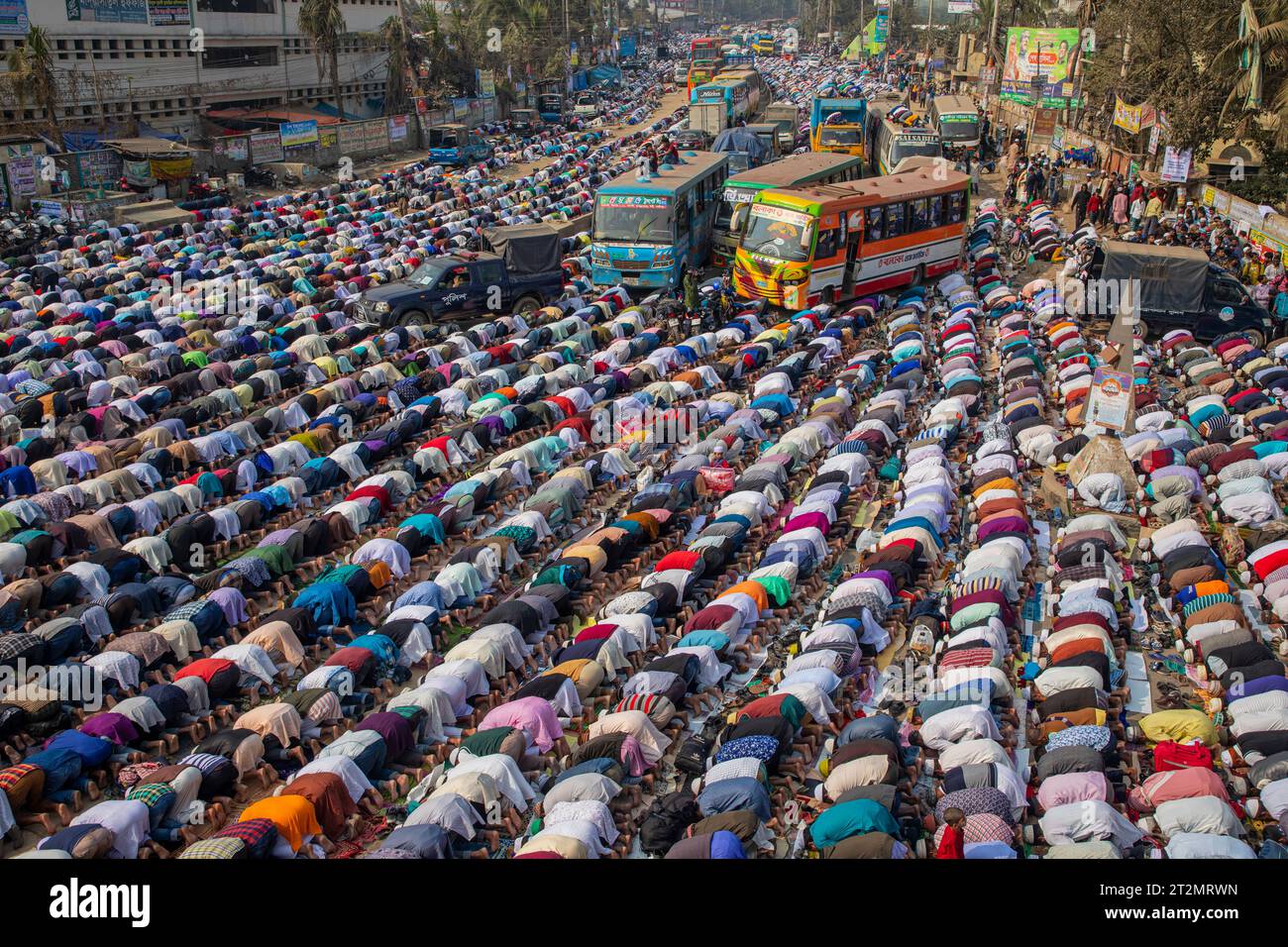 Devotees offer Jumma prayers on the Dhaka-Mymensingh highway at the ...