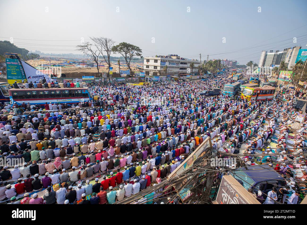 Devotees offer Jumma prayers on the Dhaka-Mymensingh highway at the ...