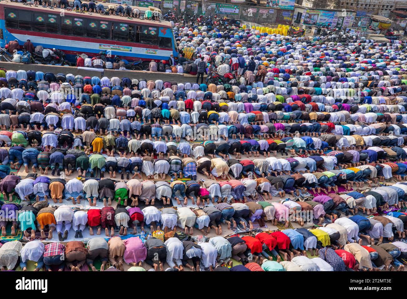 Devotees offer Jumma prayers on the Dhaka-Mymensingh highway at the ...