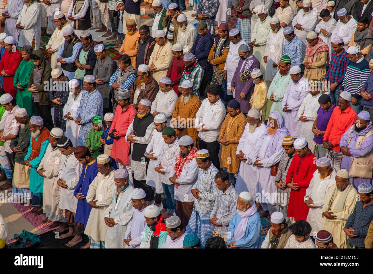 Devotees offer Jumma prayers on the Dhaka-Mymensingh highway at the ...