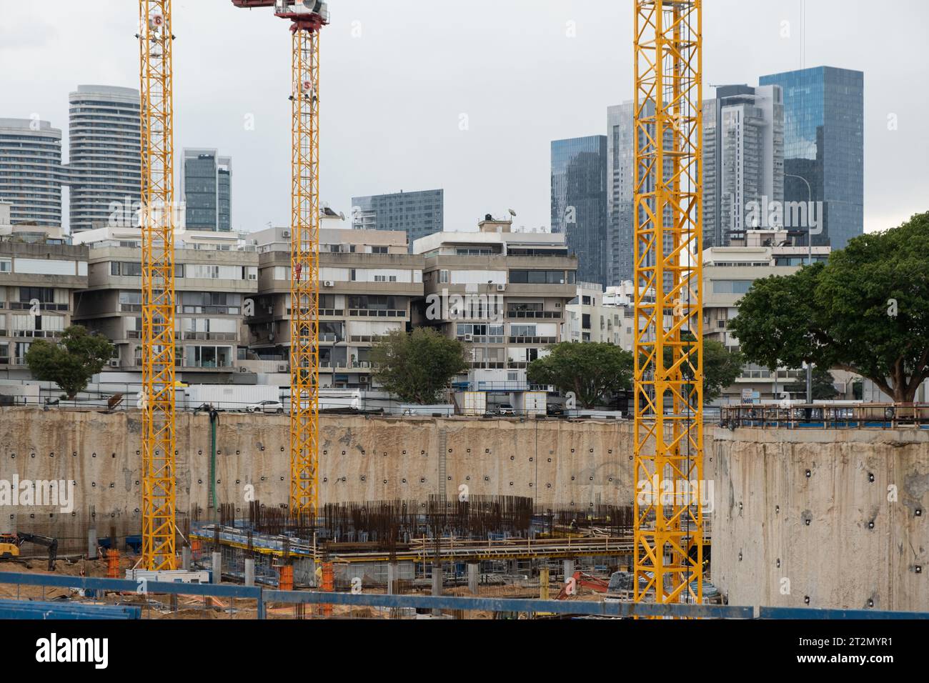 Build skyscrapers in Israel. under construction hightower growing ...