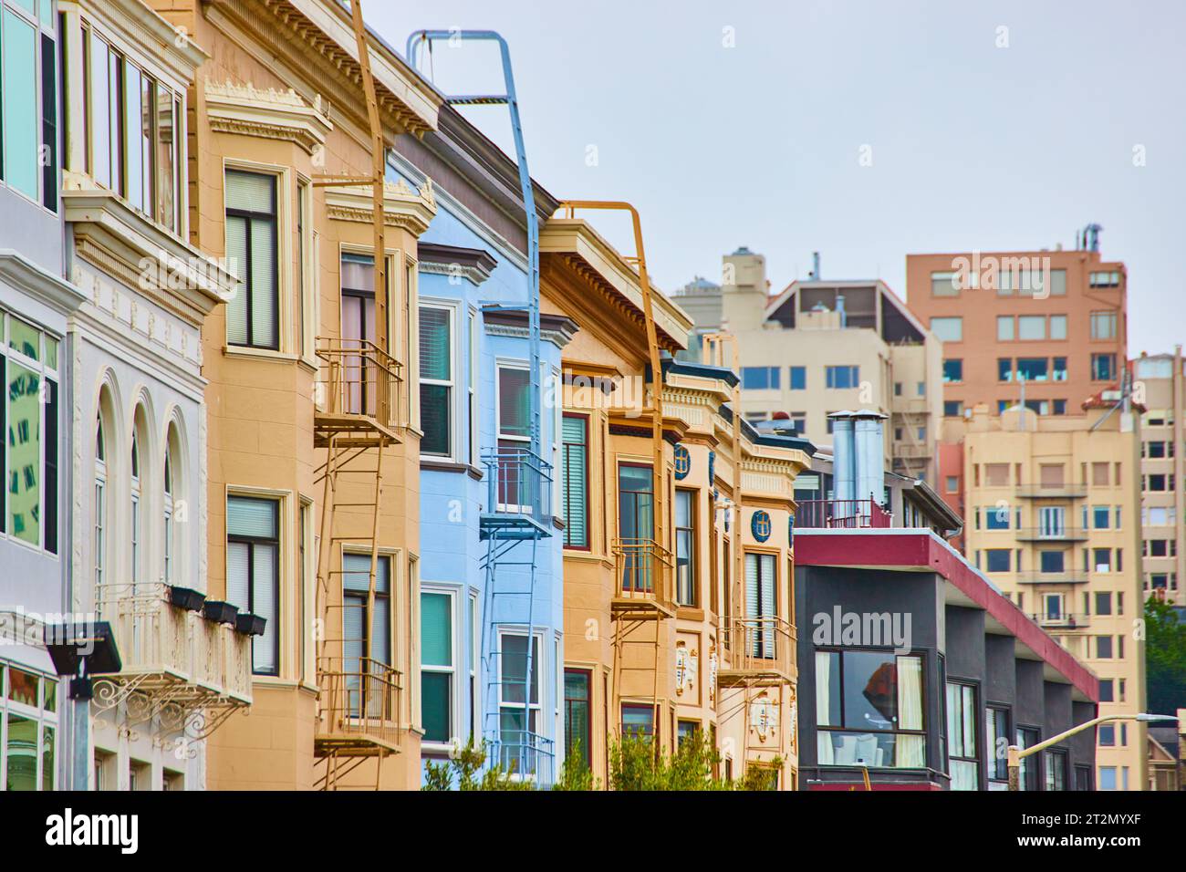 Row of bay windows hi-res stock photography and images - Alamy