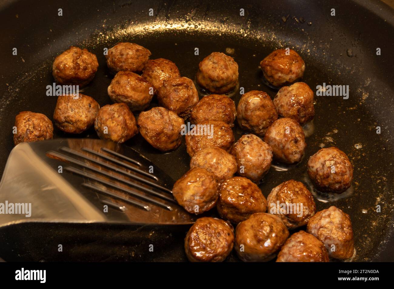 meatballs in frying pan Stock Photo - Alamy