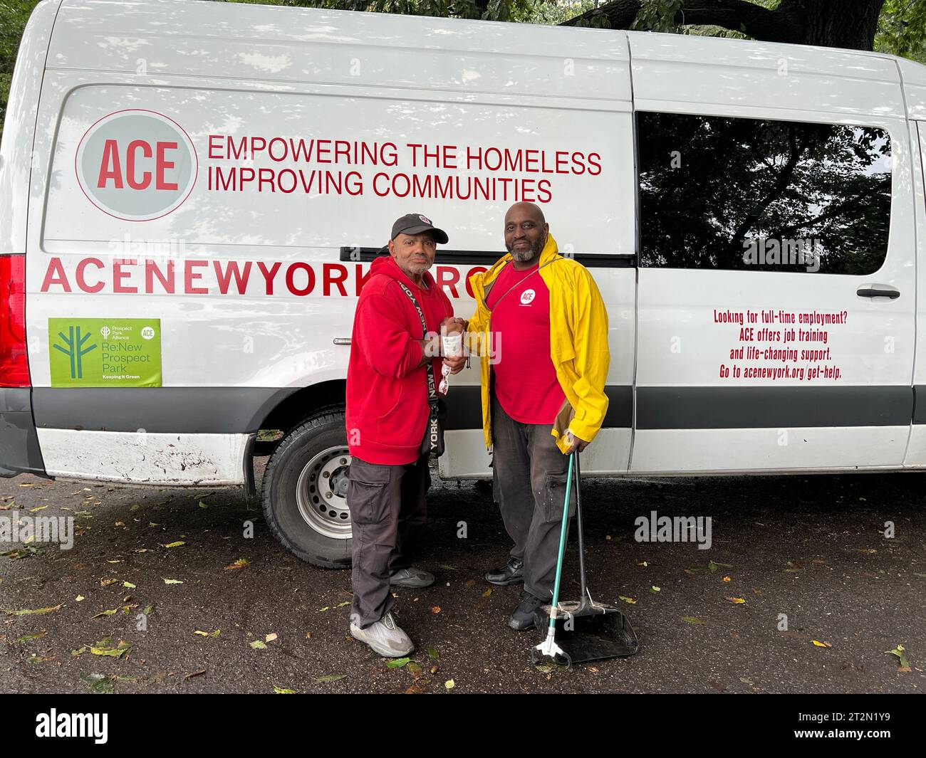 Two homeless men hi-res stock photography and images - Alamy