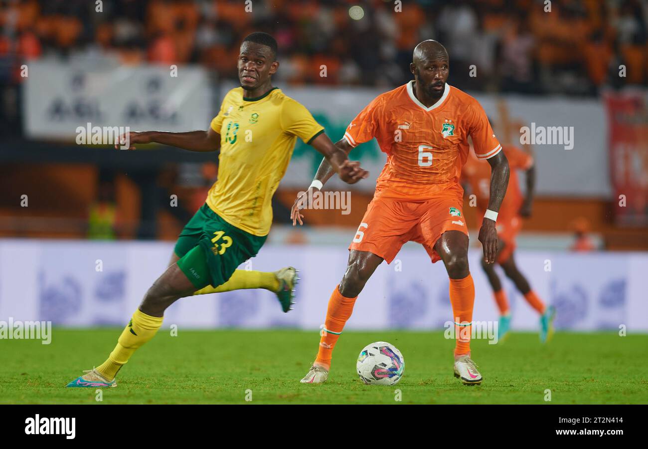 Seko Fofana facing South African Sphephelo Sithole Stock Photo - Alamy