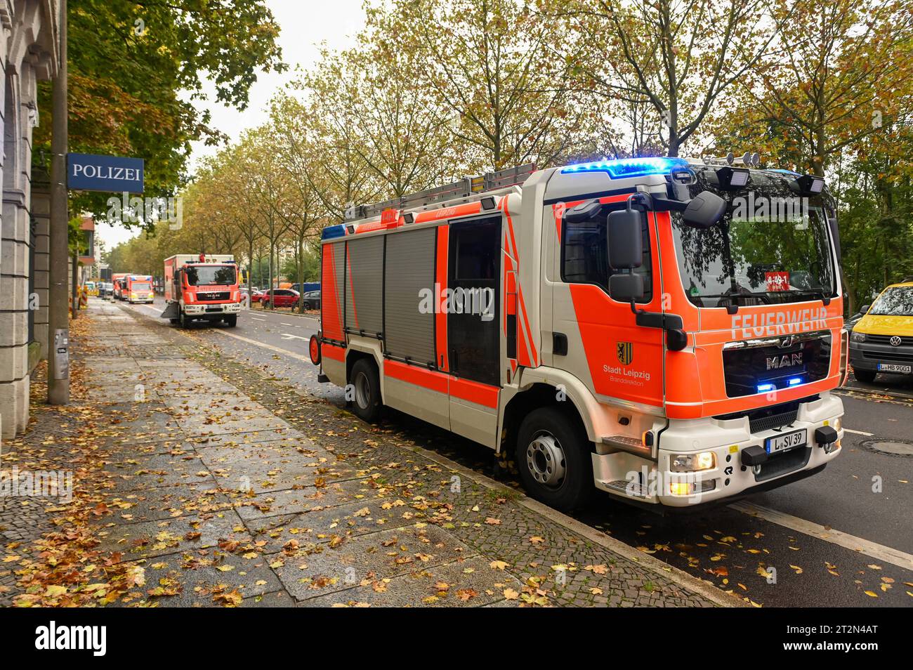 Leipzig - Weißes Pulver im Polizeirevier: ABC-Zug der Feuerwehr rückt an 20.10.2023 gegen 10.15 ...