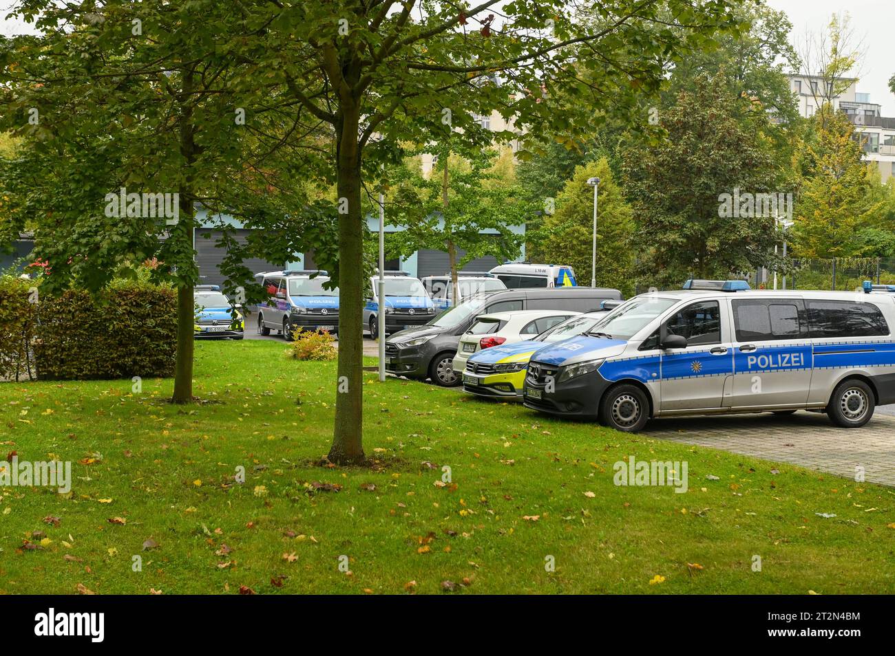 Leipzig - Weißes Pulver im Polizeirevier: ABC-Zug der Feuerwehr rückt an 20.10.2023 gegen 10.15 ...