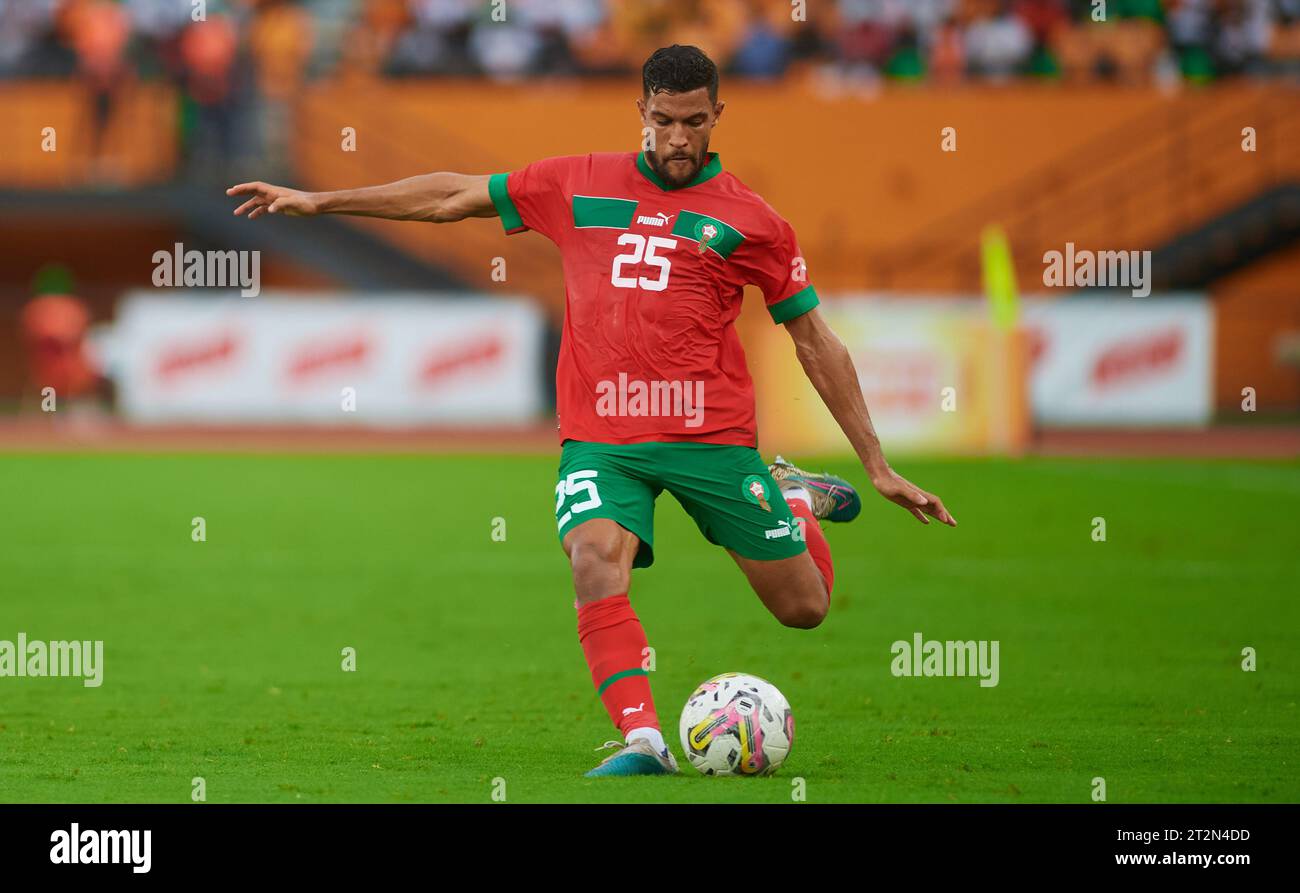 Yahia Attiyat Allah in shooting position Stock Photo - Alamy
