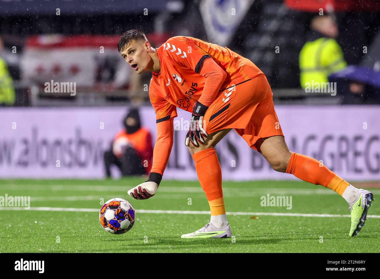 Emmen, Netherlands. 20th Oct, 2023. EMMEN, NETHERLANDS - OCTOBER 20: goalkeeper Jan Hoekstra of ...