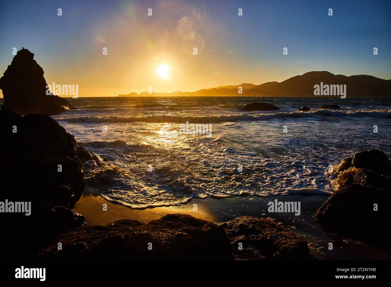 Beautiful sunset ocean shore hi-res stock photography and images - Alamy