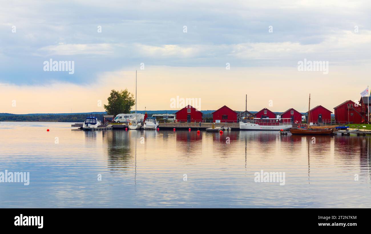 Boats autumn blue sky hi-res stock photography and images - Alamy