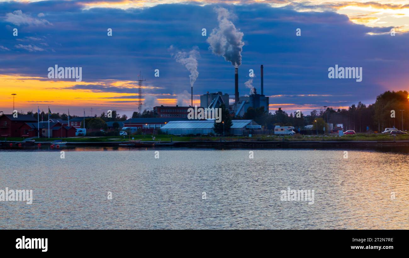 Factory fun hi-res stock photography and images - Alamy