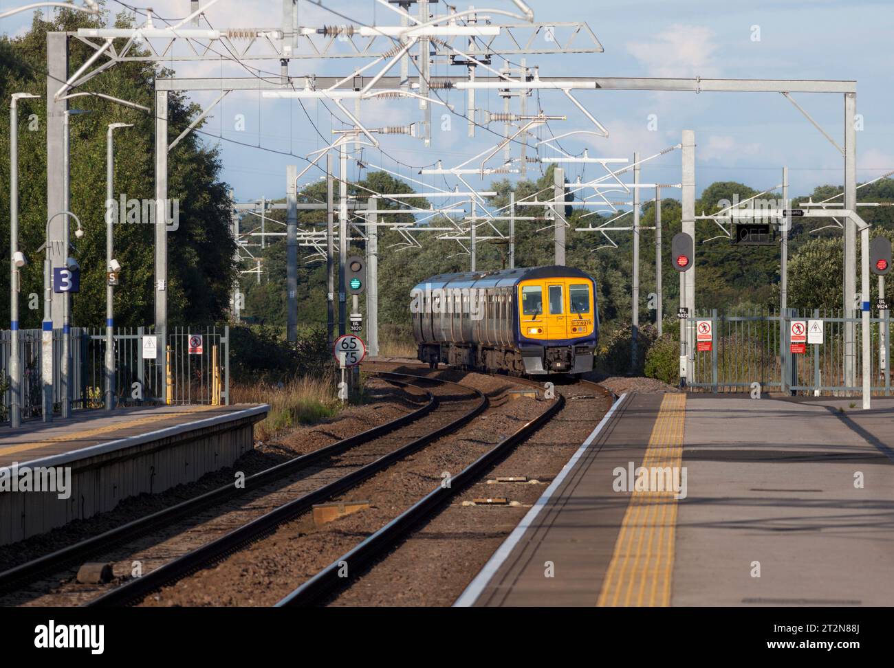 Northern rail class 319 electric multiple unit train at Kirkham And ...