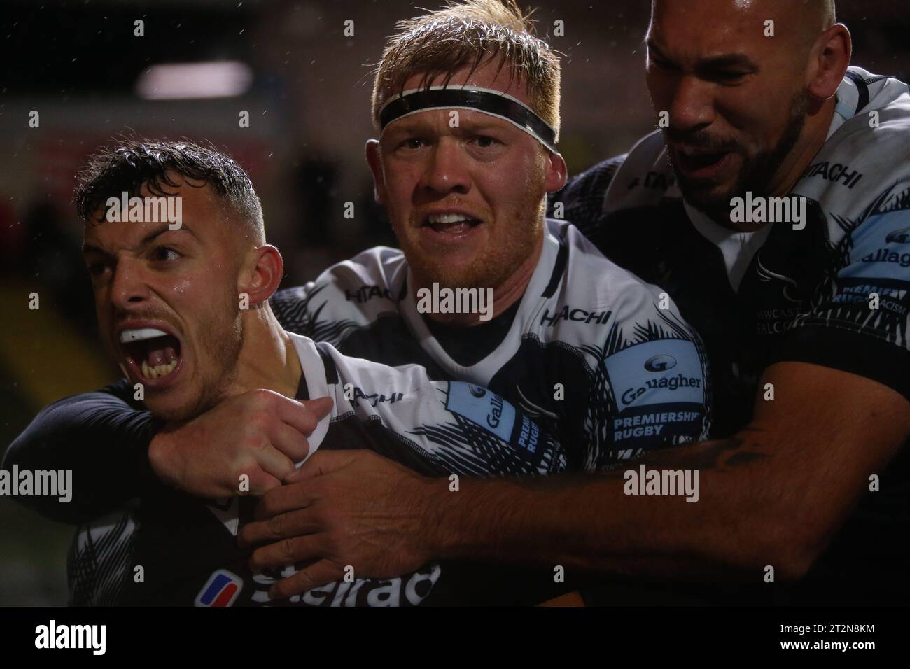 Newcastle, UK. 20th Oct, 2023. Adam Radwan (left) of Newcastle Falcons ...