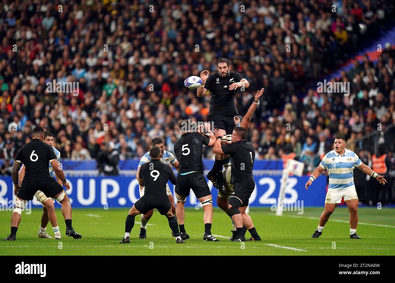 New Zealand's Samuel Whitelock wins a line out ball during the Rugby ...