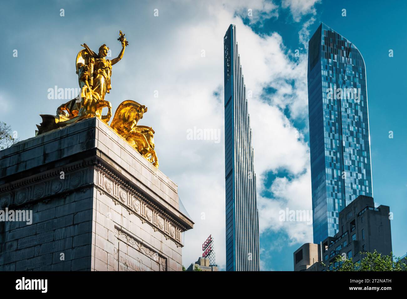 Sculpture monument in park hi-res stock photography and images - Alamy