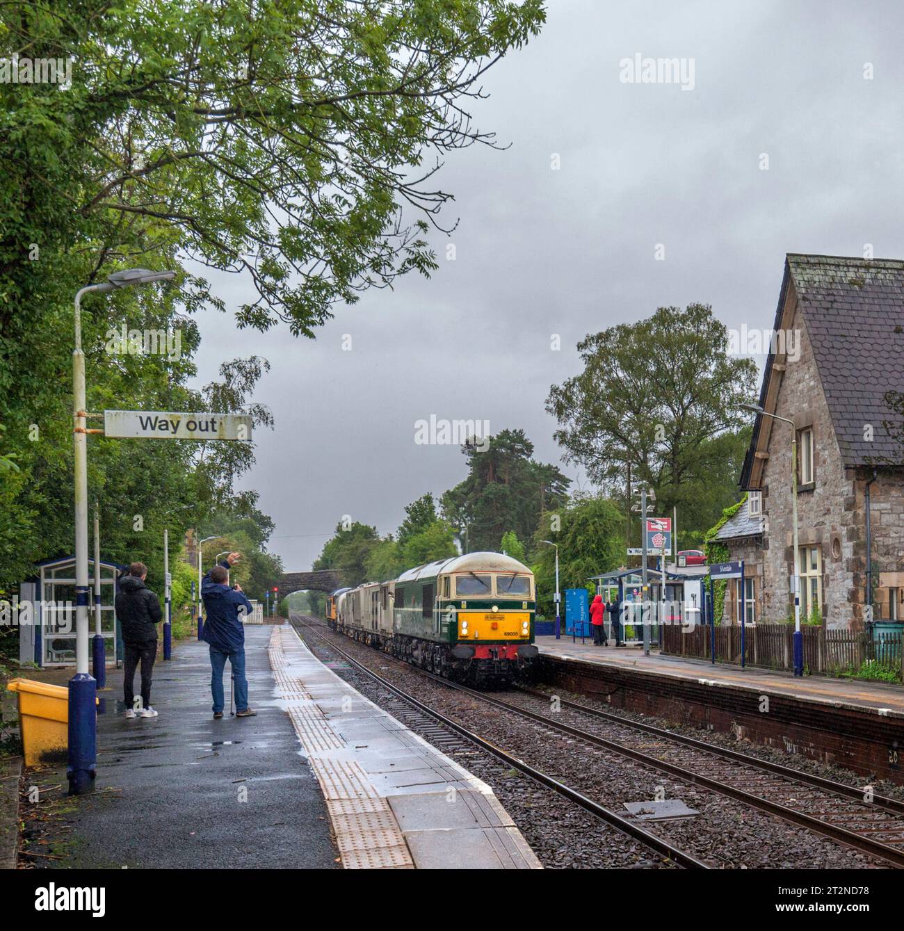 GB Railfreight class 69 locomotive hauling a a weed killing train ...