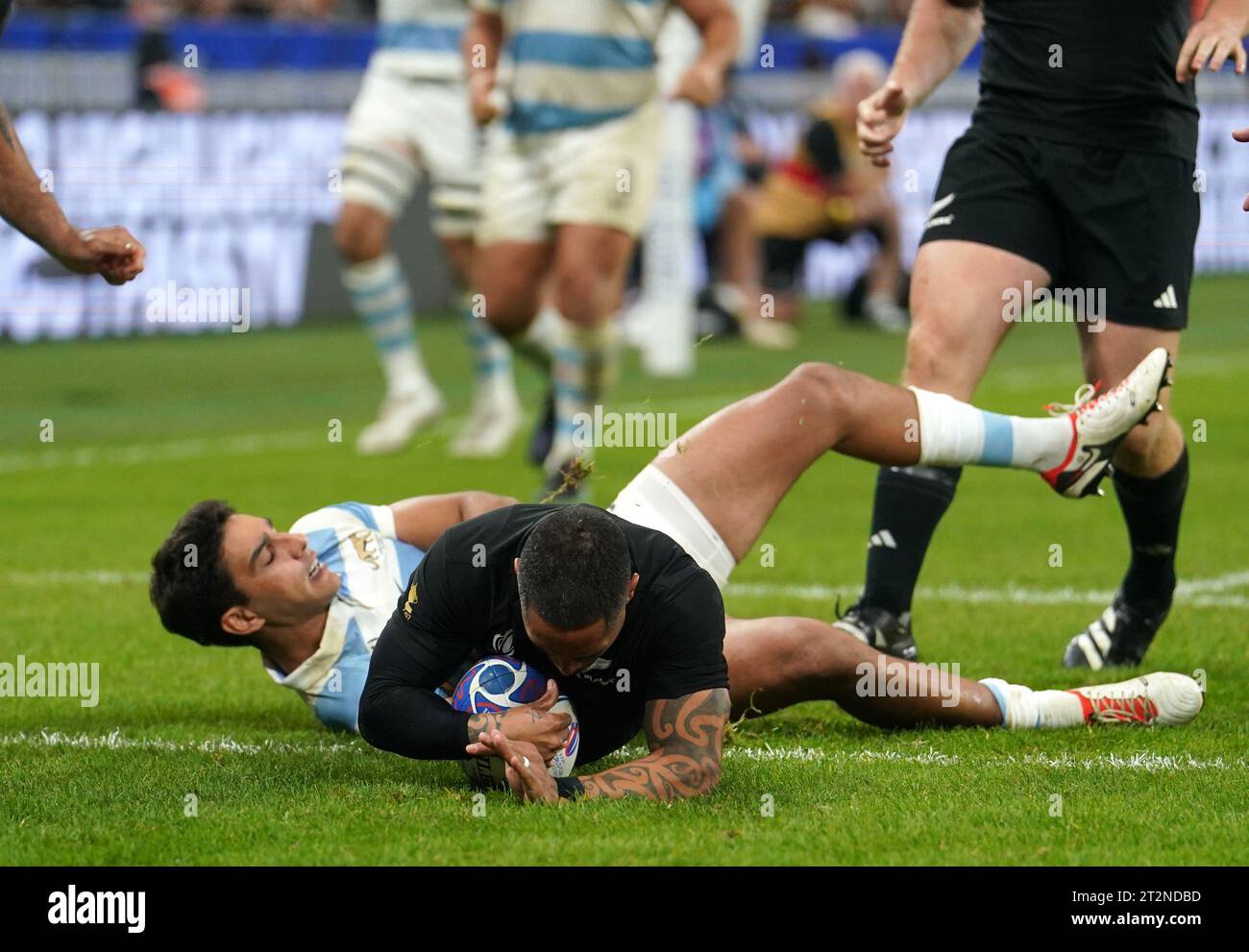 New Zealand's Aaron Smith scores their side's fourth try of the game ...