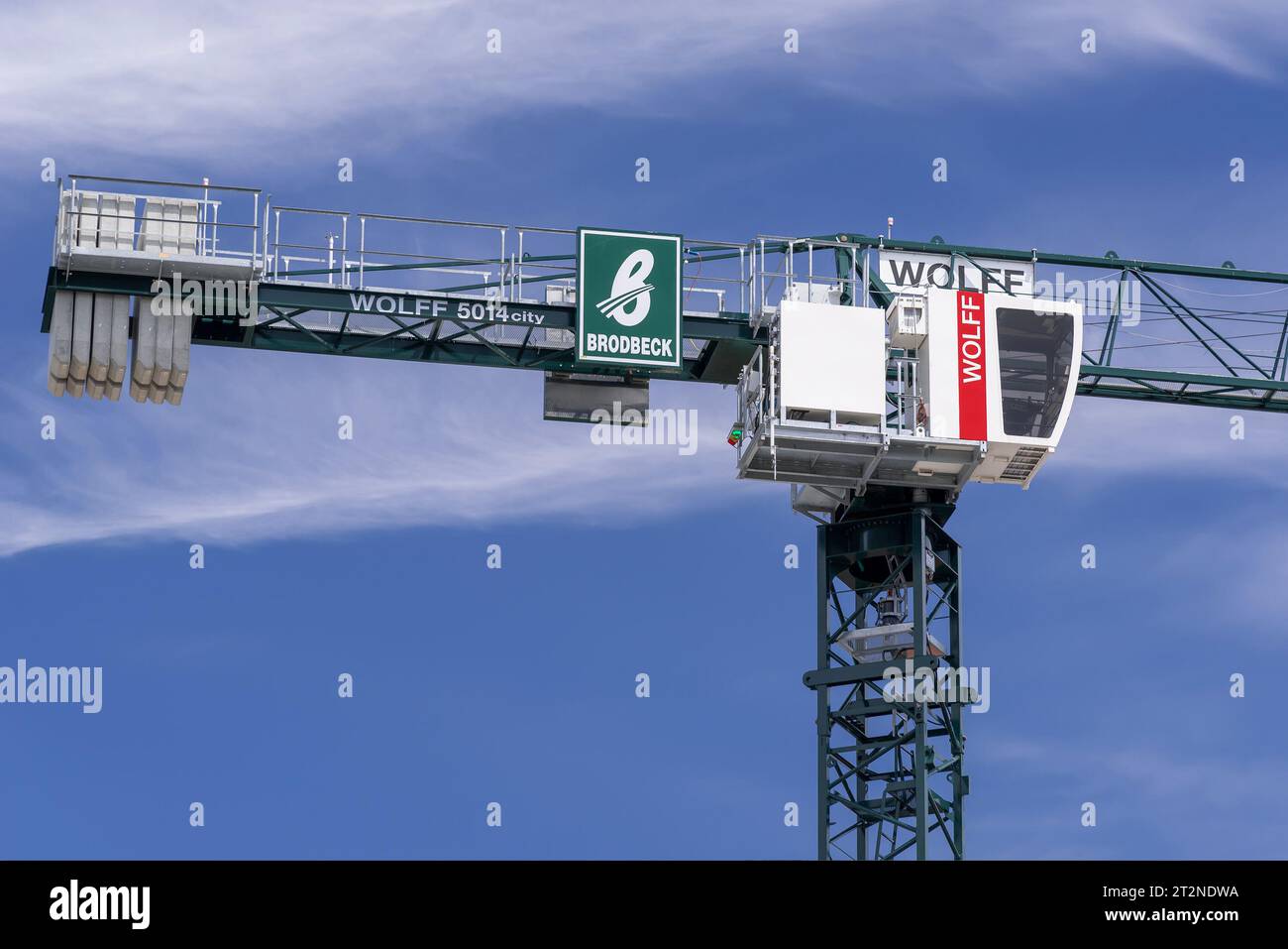 Top slewing tower crane hi-res stock photography and images - Alamy