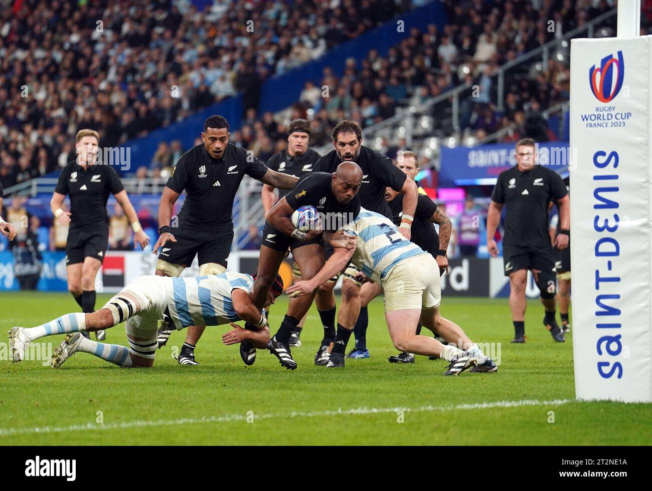 New Zealand's Mark Telea (centre) in action during the Rugby World Cup ...