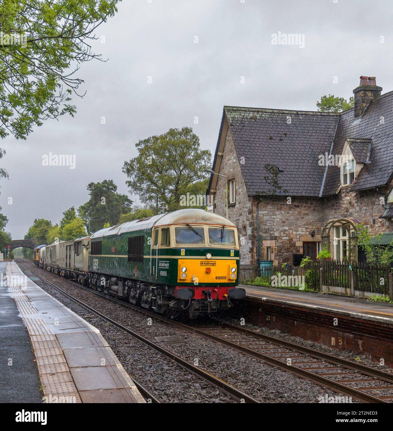 GB Railfreight class 69 locomotive hauling a a weed killing train ...