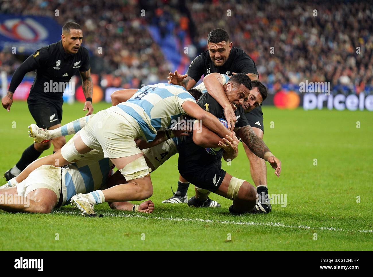 New Zealand's Shannon Frizell scores a try during the Rugby World Cup ...