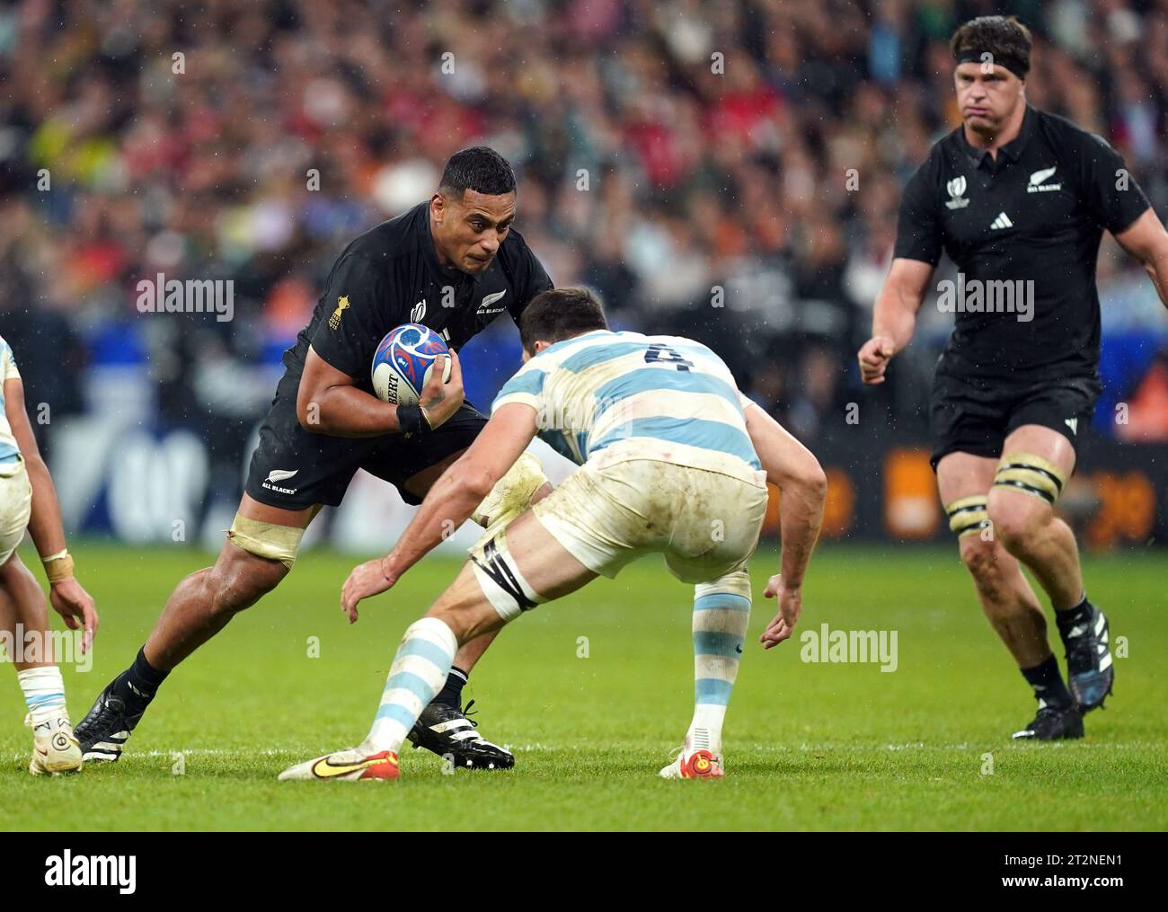 New Zealand's Shannon Frizell and Argentina's Guido Petti in action ...
