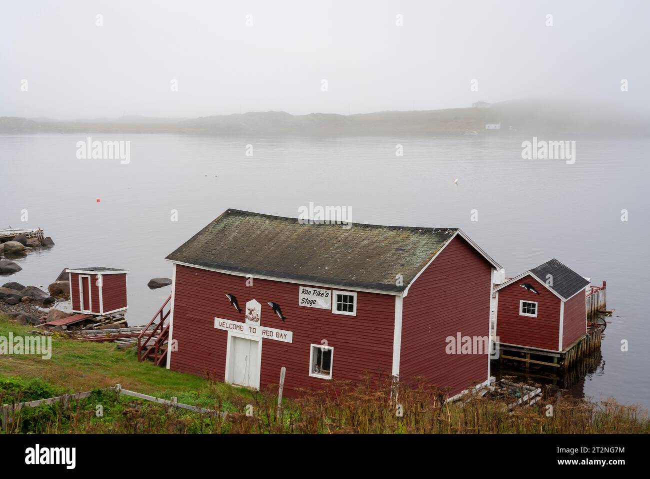 Building with red hi-res stock photography and images - Alamy