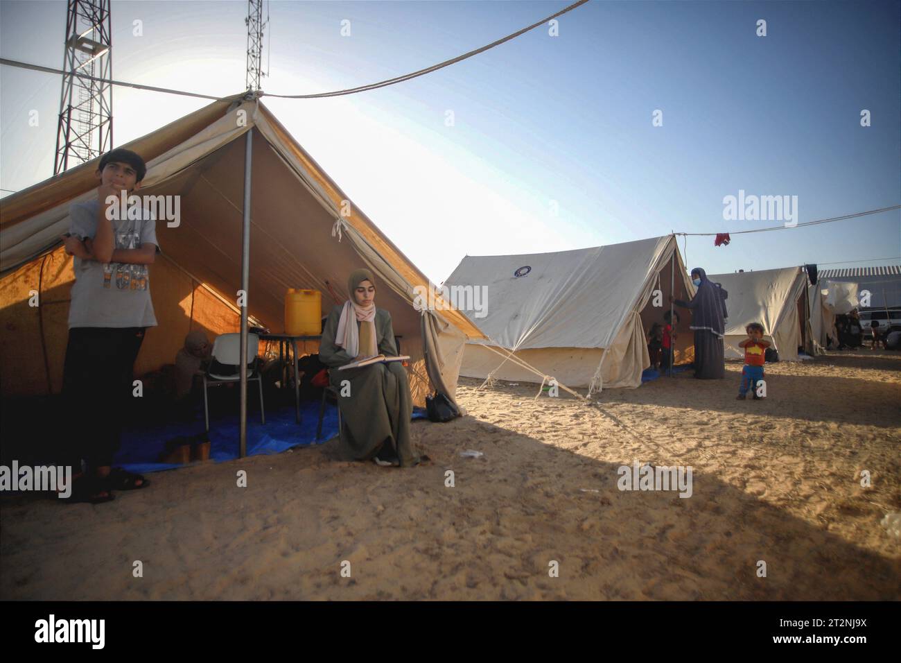 Palestinian refugees living in tents in Khan Yunis, Gaza Strip on ...