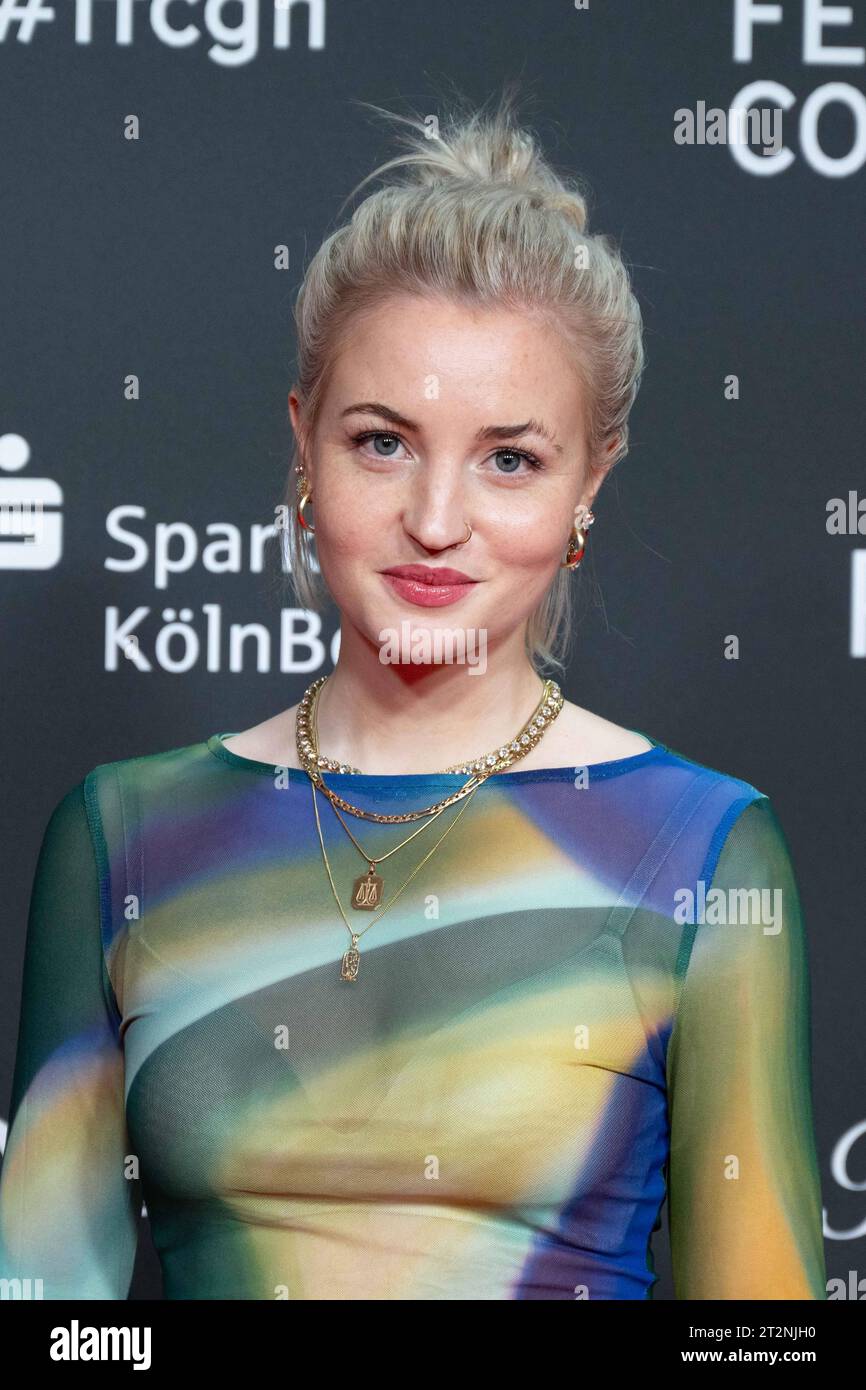 Sarah MAHITA, Schauspielerin, Portraet, Porträt, Portrait ...