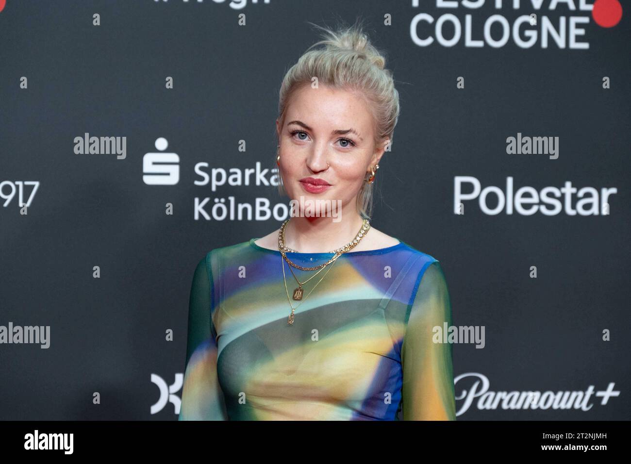 Sarah MAHITA, Schauspielerin, Portraet, Porträt, Portrait ...