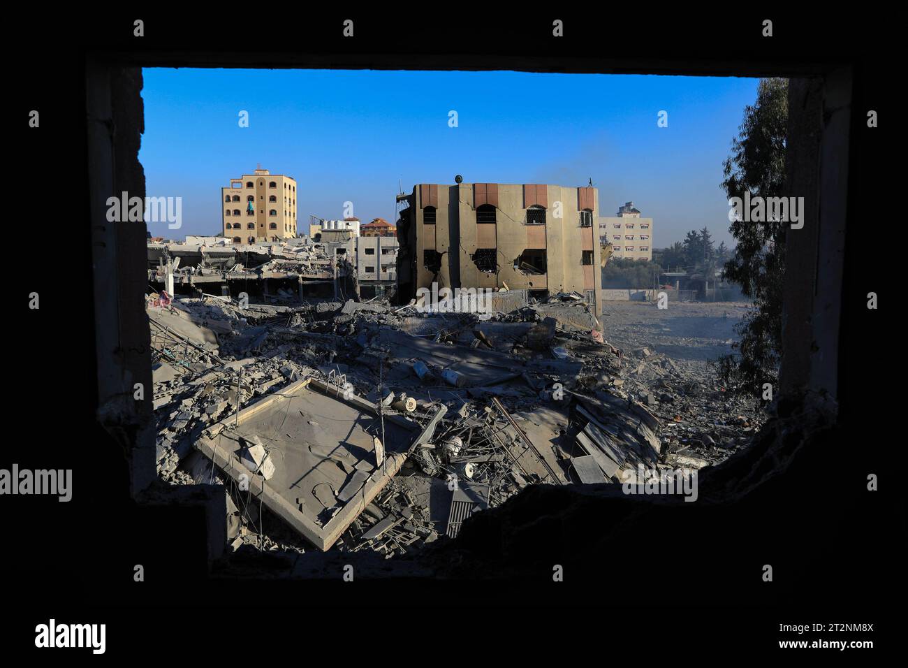 Gaza. 20th Oct, 2023. Photo taken on Oct. 20, 2023 shows buildings ...