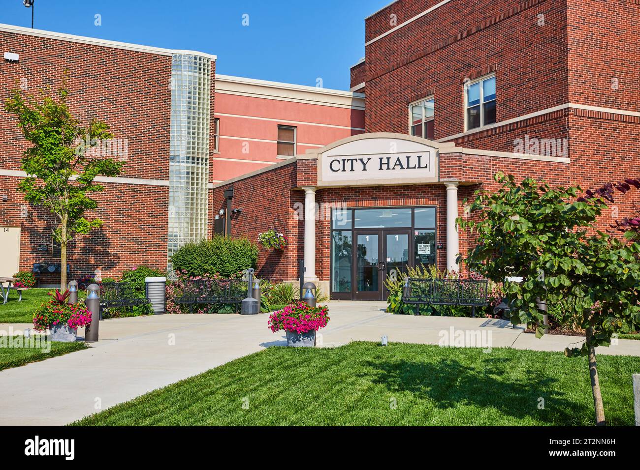 Public seating hi-res stock photography and images - Alamy