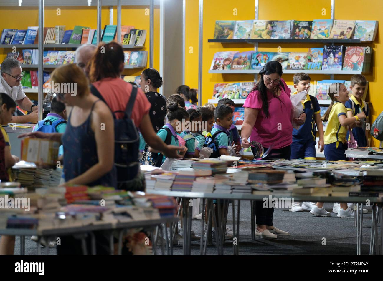 Ta' Qali, Malta. 20th Oct, 2023. People select books during the 39th ...