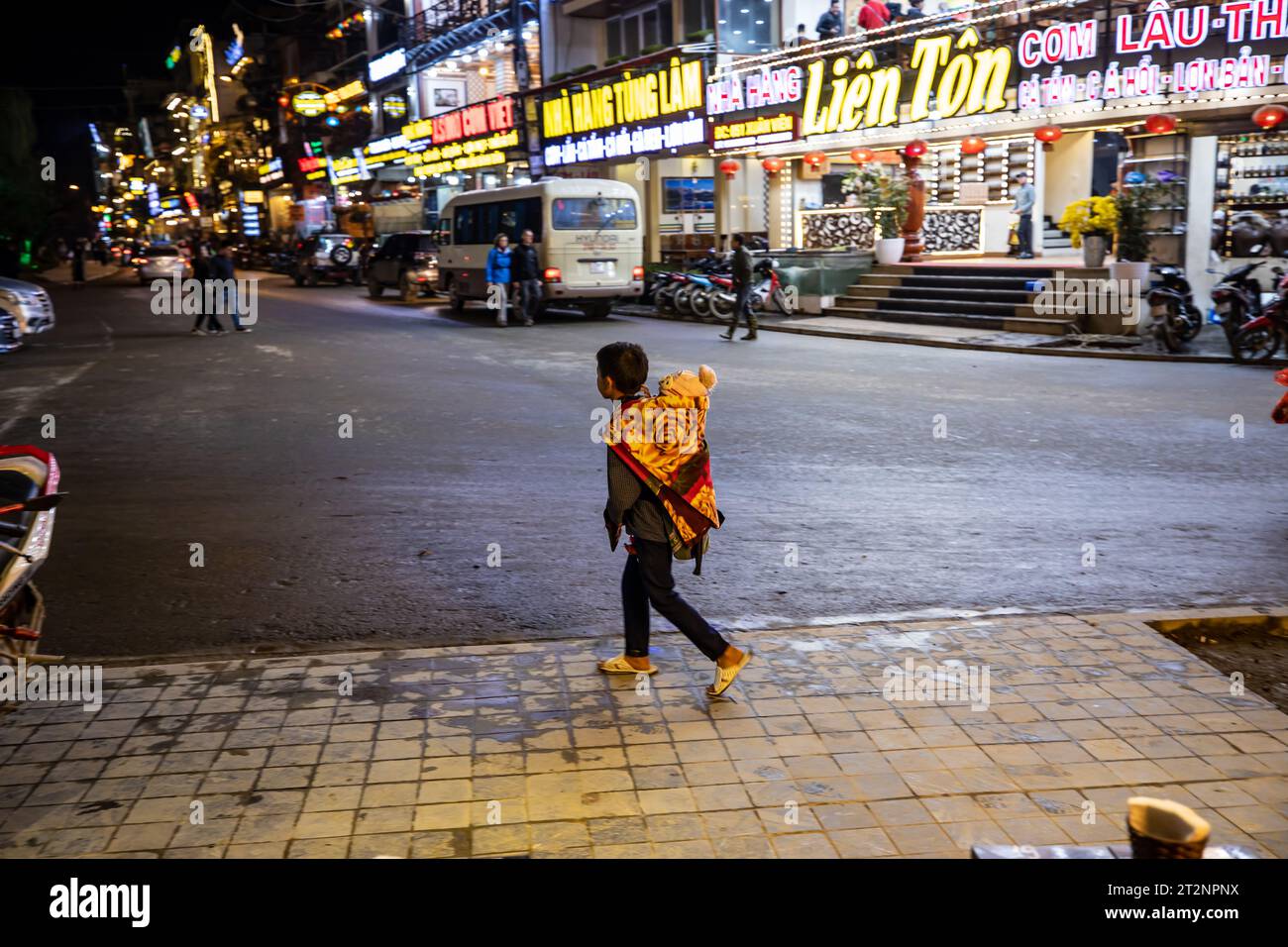 Begging children hi-res stock photography and images - Alamy
