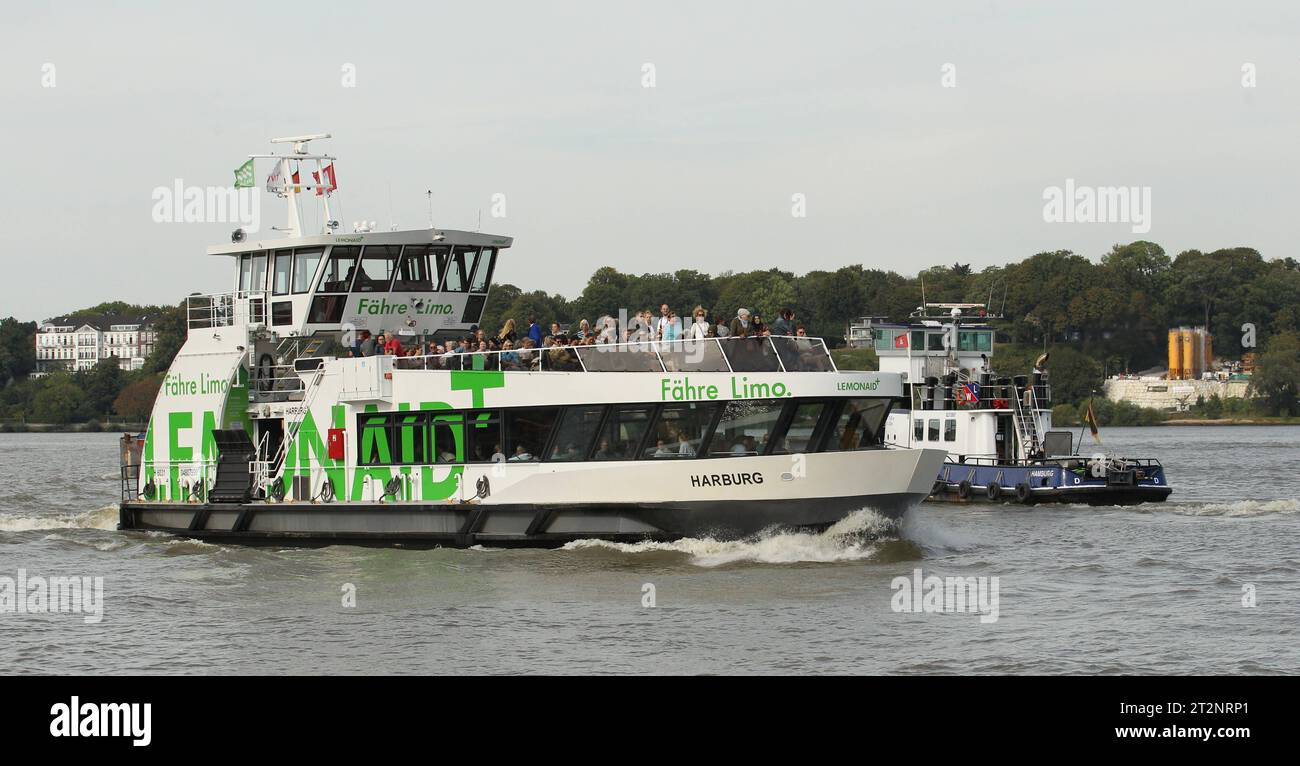 Schiffslinien hi-res stock photography and images - Alamy