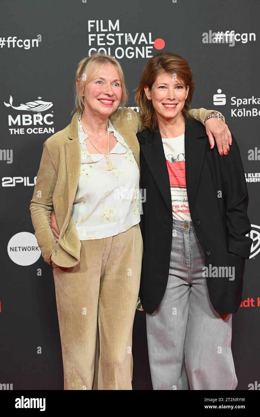 Schauspielerin Therese Hämer und Sonja Baum, l-r, kommt zur Eröffnung ...