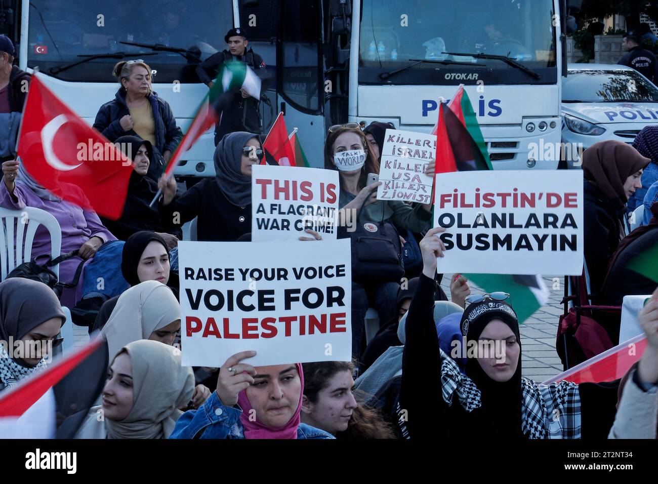 Istanbul, Istanbul, Turkey. 20th Oct, 2023. Scores of Turkish women sit ...
