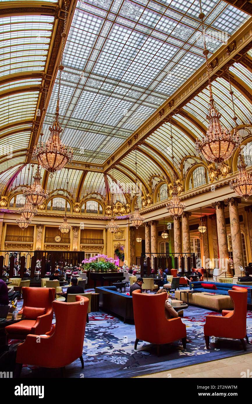 People fancy lobby hi-res stock photography and images - Alamy