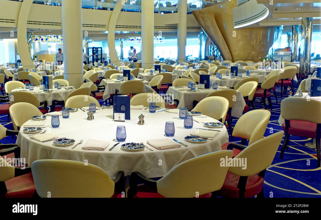Dinner on a ship hi-res stock photography and images - Alamy