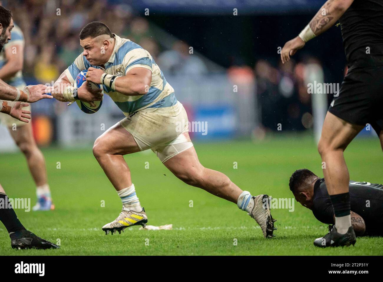 Thomas Gallo and Samuel Whitelock during the France 2023 Rugby World ...